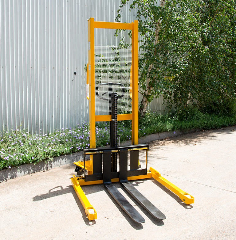Liftsmart Straddle Leg Manual Stacker 1000kg – Adaptalift Store