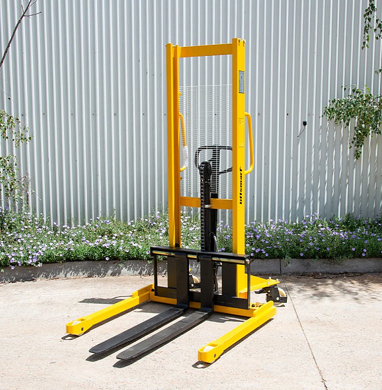 Liftsmart Straddle Leg Manual Stacker 1000kg – Adaptalift Store