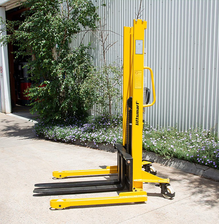 Liftsmart Straddle Leg Manual Stacker 1000kg – Adaptalift Store