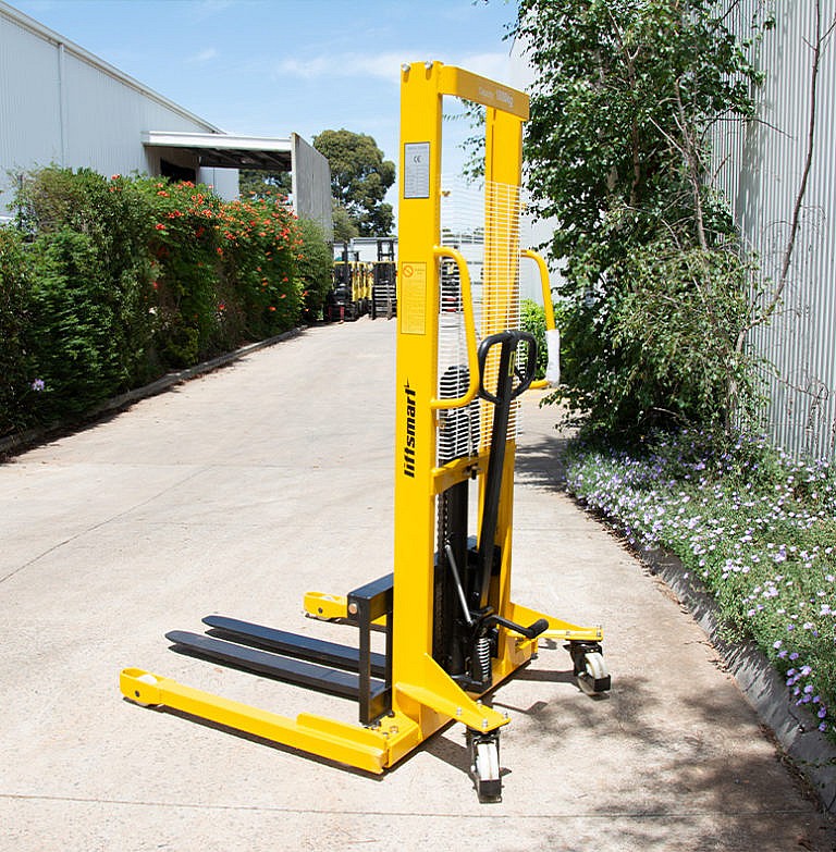 Liftsmart Straddle Leg Manual Stacker 1000kg – Adaptalift Store